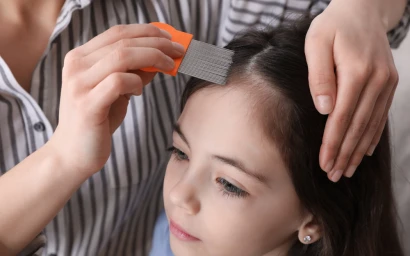 Peigne anti-poux : comment l’utiliser ? Tout savoir