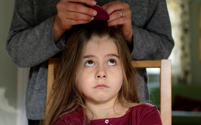 Reconnaitre le pou de tête - traitements anti-poux